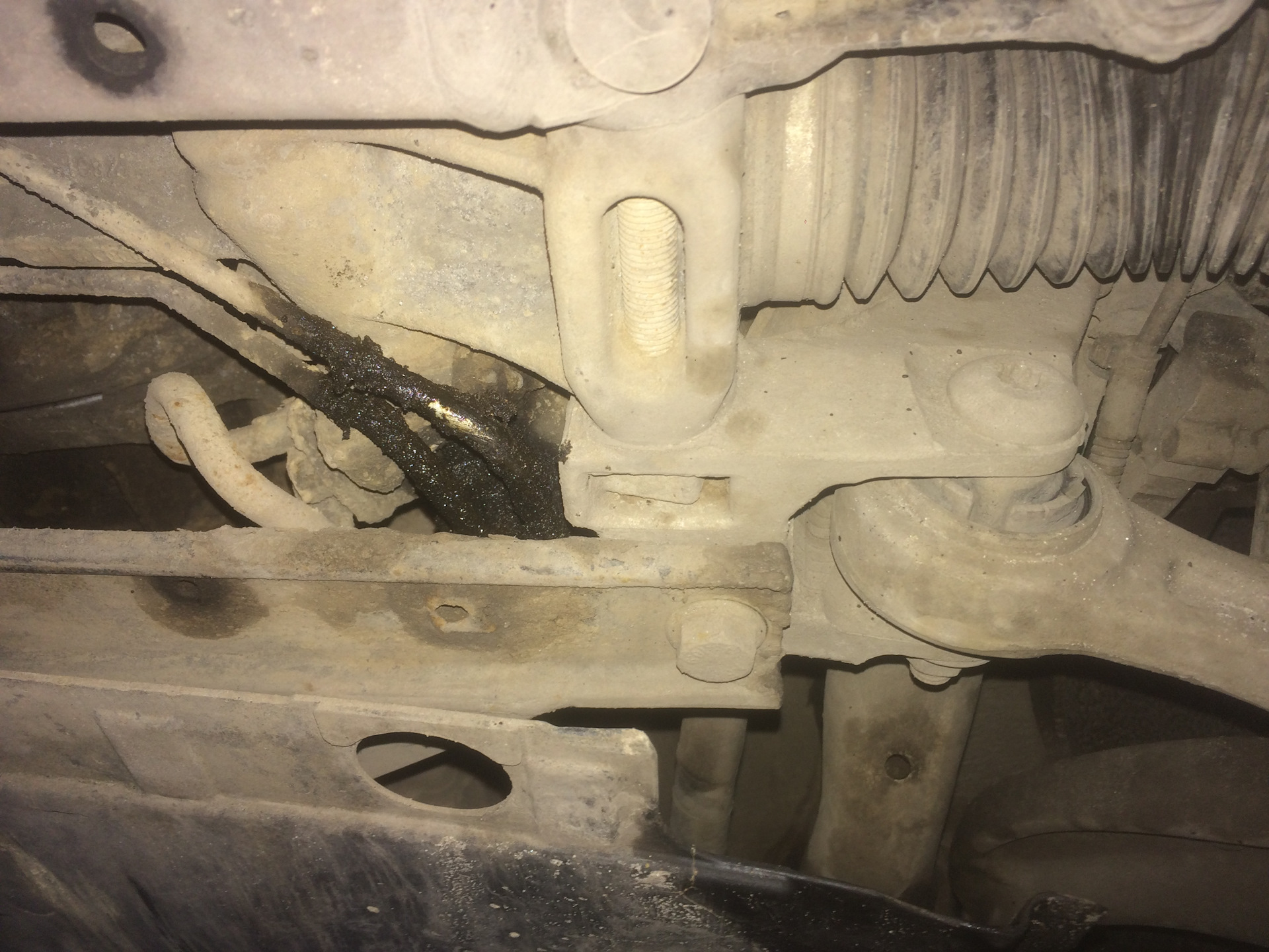 Уходит жидкость ГУР. Решение — Audi A4 (B8), 1,8 л, 2008 года | своими ...