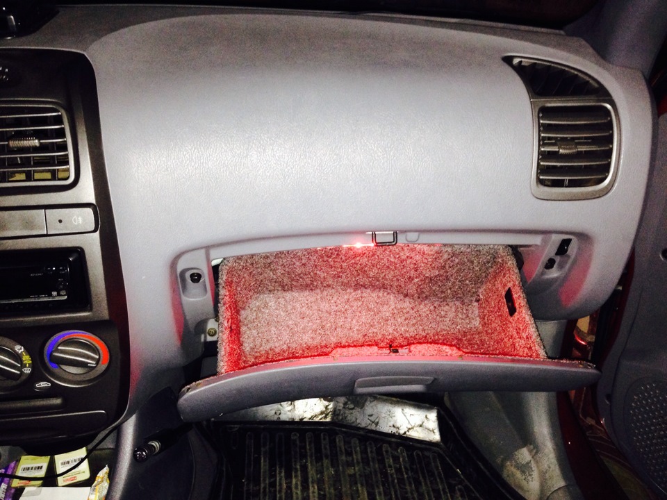 Подсветка мне в бардак и карпет туда же )) — Hyundai Accent (2G), 1,5 л ...