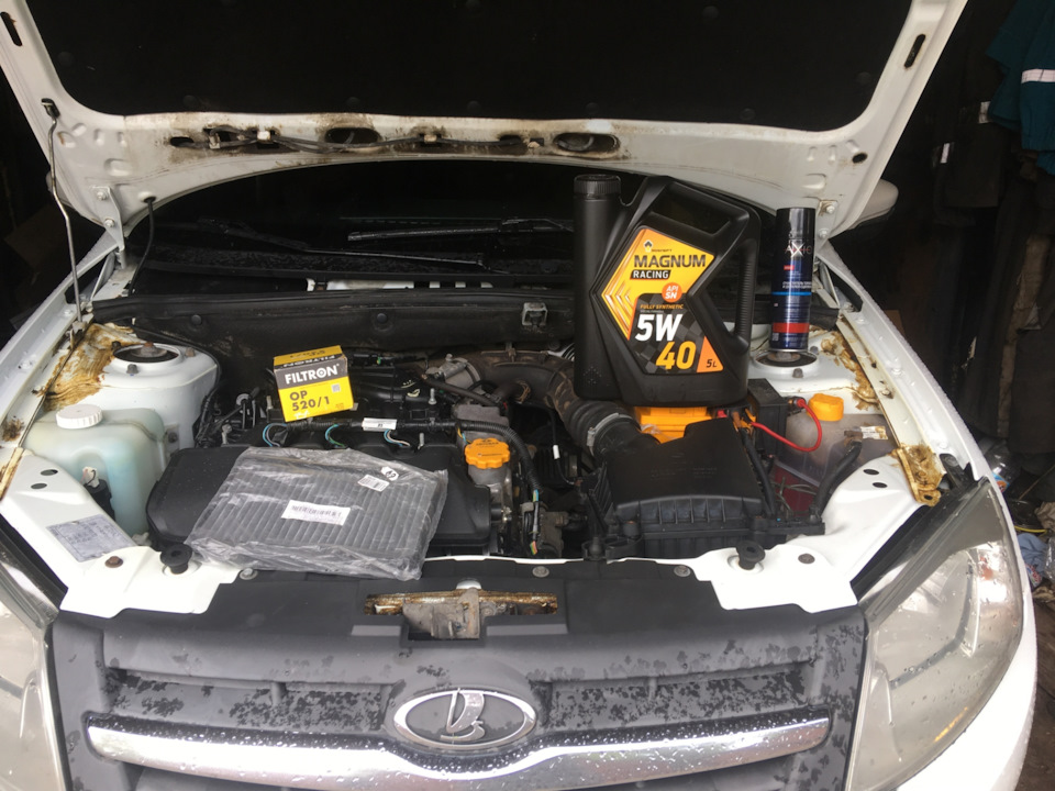 Замена масла двигателя Роснефть рейсинг 5w40 — Lada Гранта (1G), 1,6 л ...