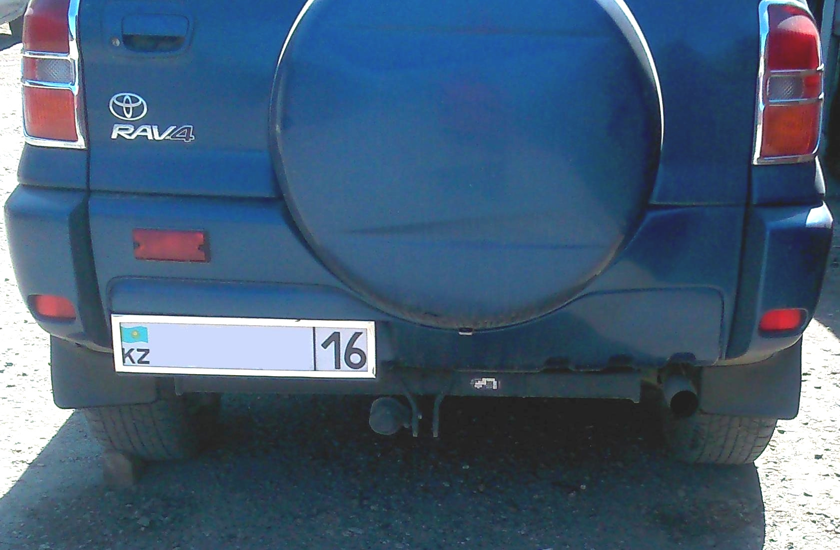 Брызговики — 2 — Toyota RAV4 (II), 2 л, 2003 года | аксессуары | DRIVE2