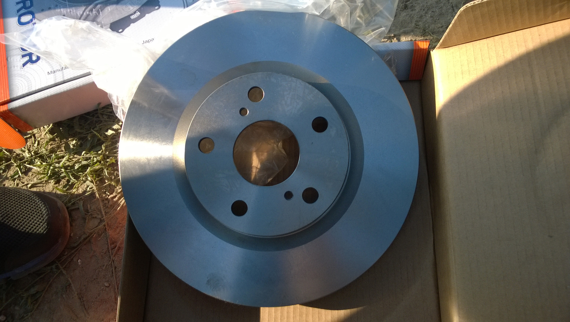 Замена тормозных дисков и бонусом пальцы. — Toyota Camry (XV40), 2,4 л ...