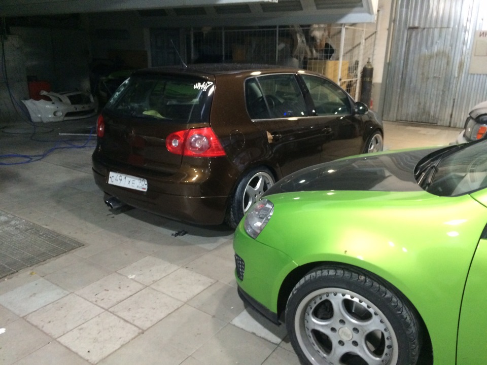 Полный окрас кузова в цвет Marrakesh brown — Volkswagen Golf Mk5, 1,6 л ...