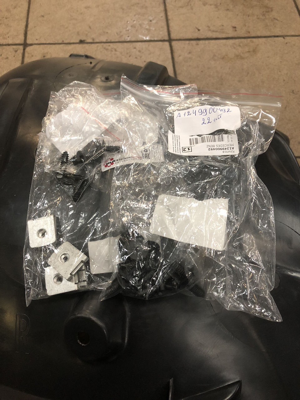 A1249900492 Заклепка крепежная Mercedes | Запчасти на DRIVE2