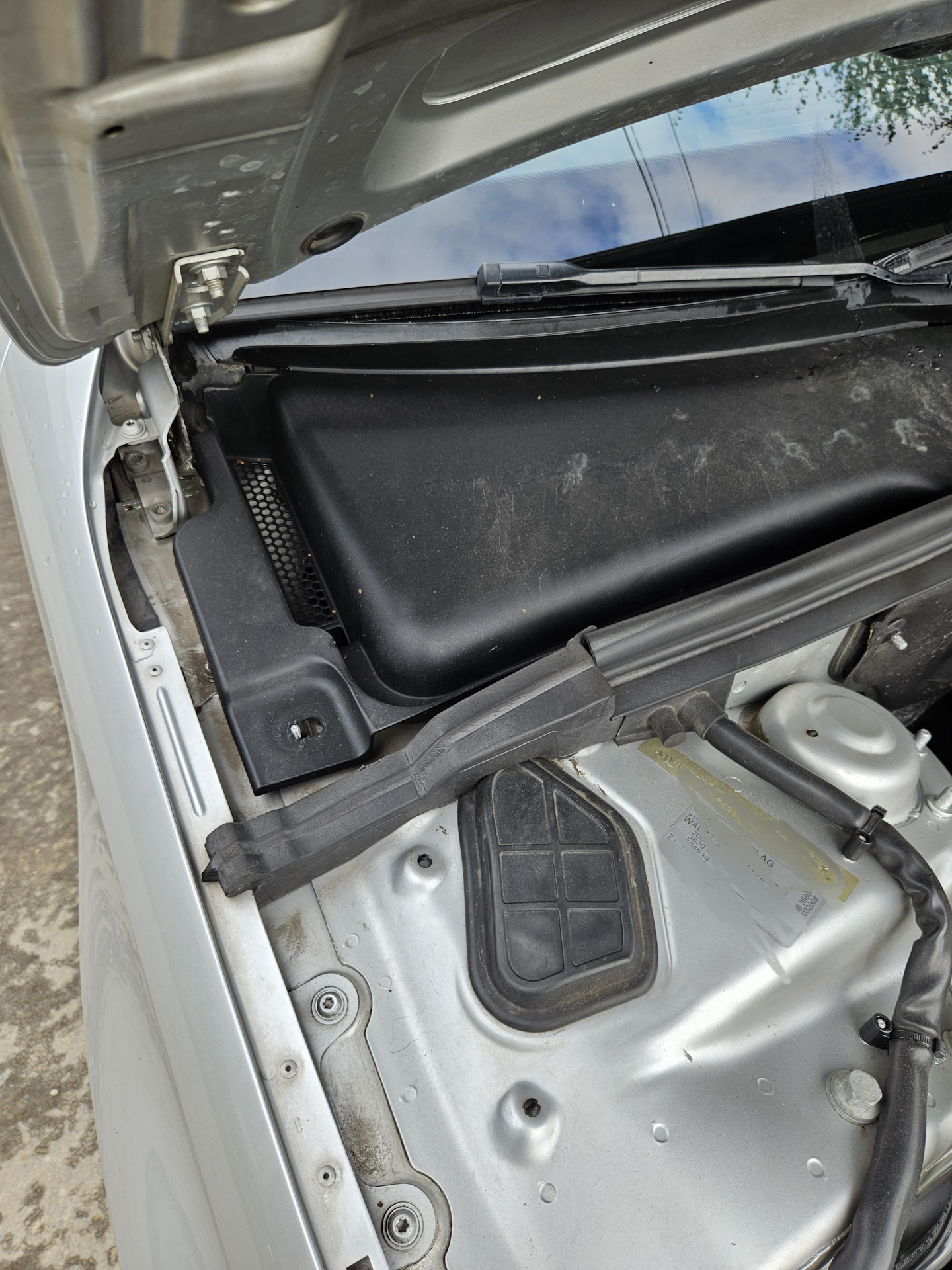 Клипса для жабо или начало положено. — Audi A4 Avant (B8), 2 л, 2009 ...