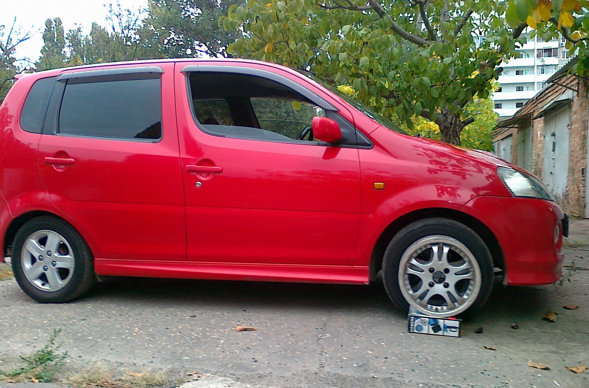 Whells — Daihatsu Yrv, 1,3 л, 2000 года | колёсные диски | DRIVE2