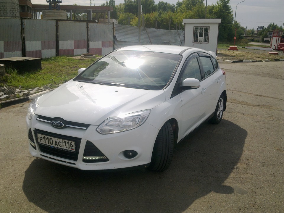 Дефлекторы на окна — Ford Focus Hatchback III, 1,6 л, 2012 года ...