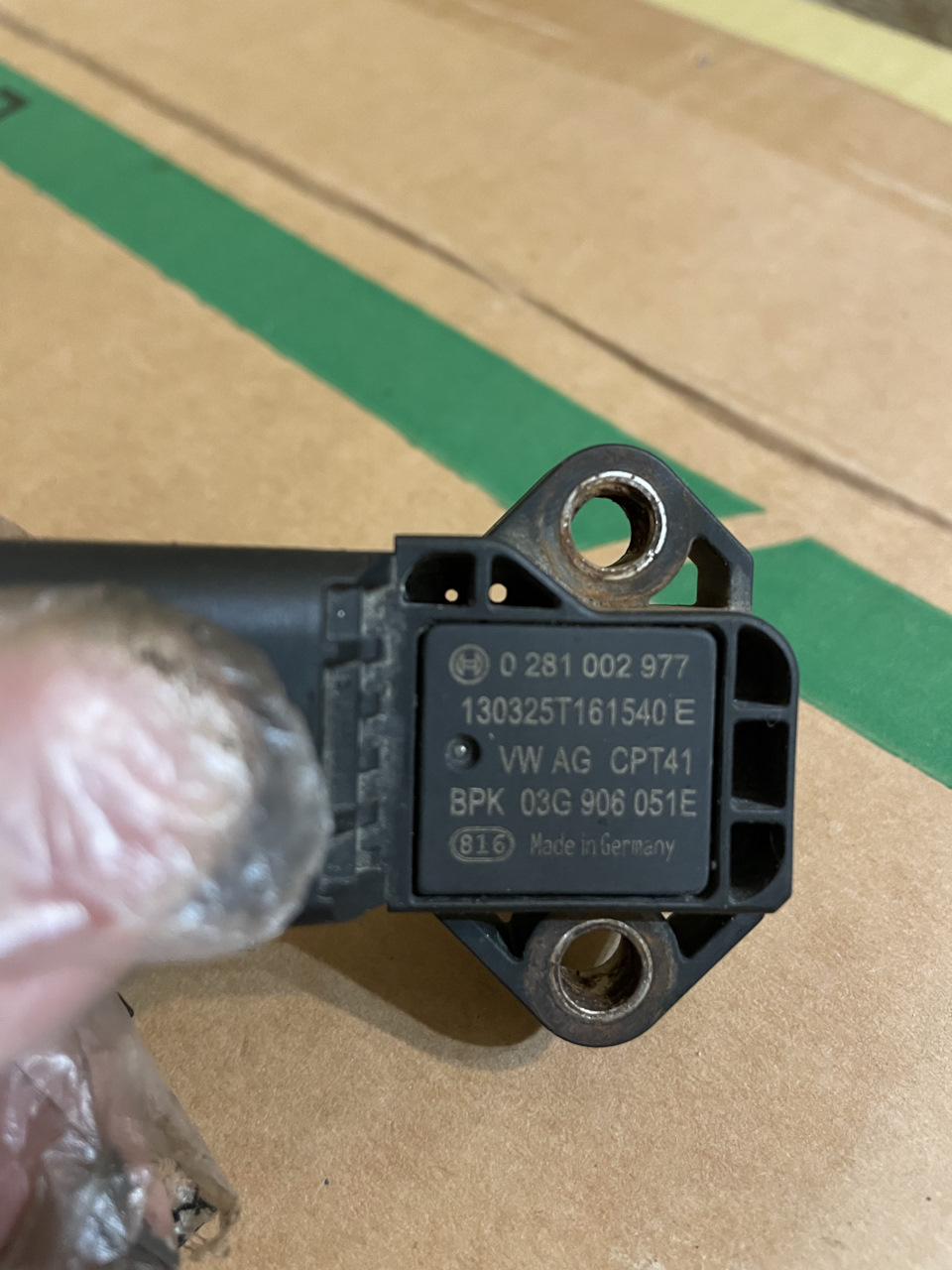 03G906051E Датчик давления воздуха во впускном коллекторе / AUDI, SEAT ...