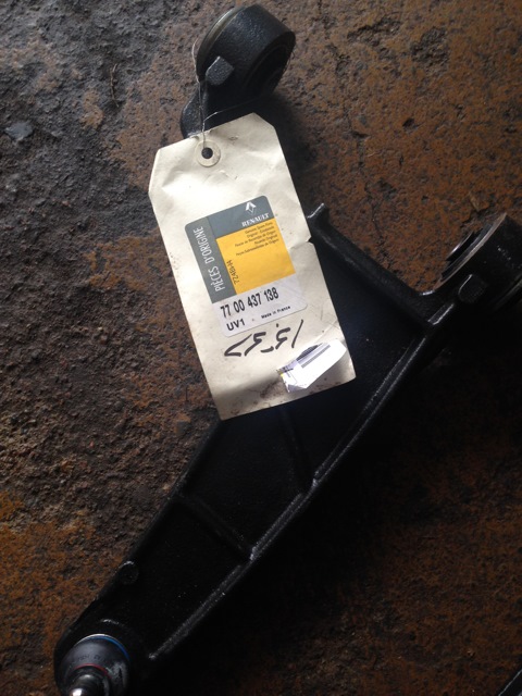 7700437138 Рычаг пер. подвески пр. RENAULT | Запчасти на DRIVE2