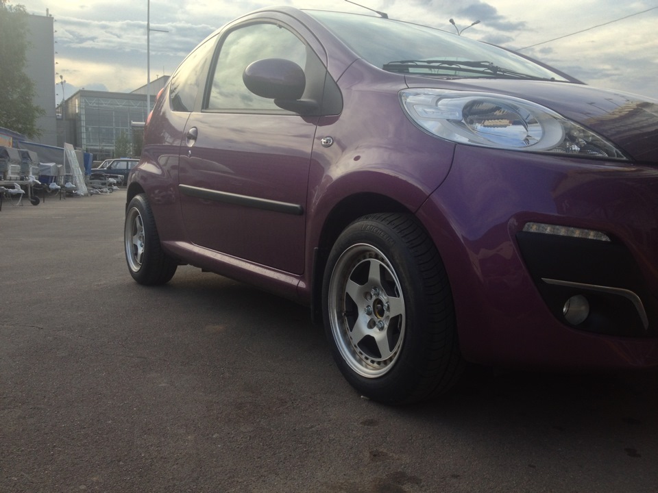 Поставил колеса — Peugeot 107, 1 л, 2013 года | колёсные диски | DRIVE2