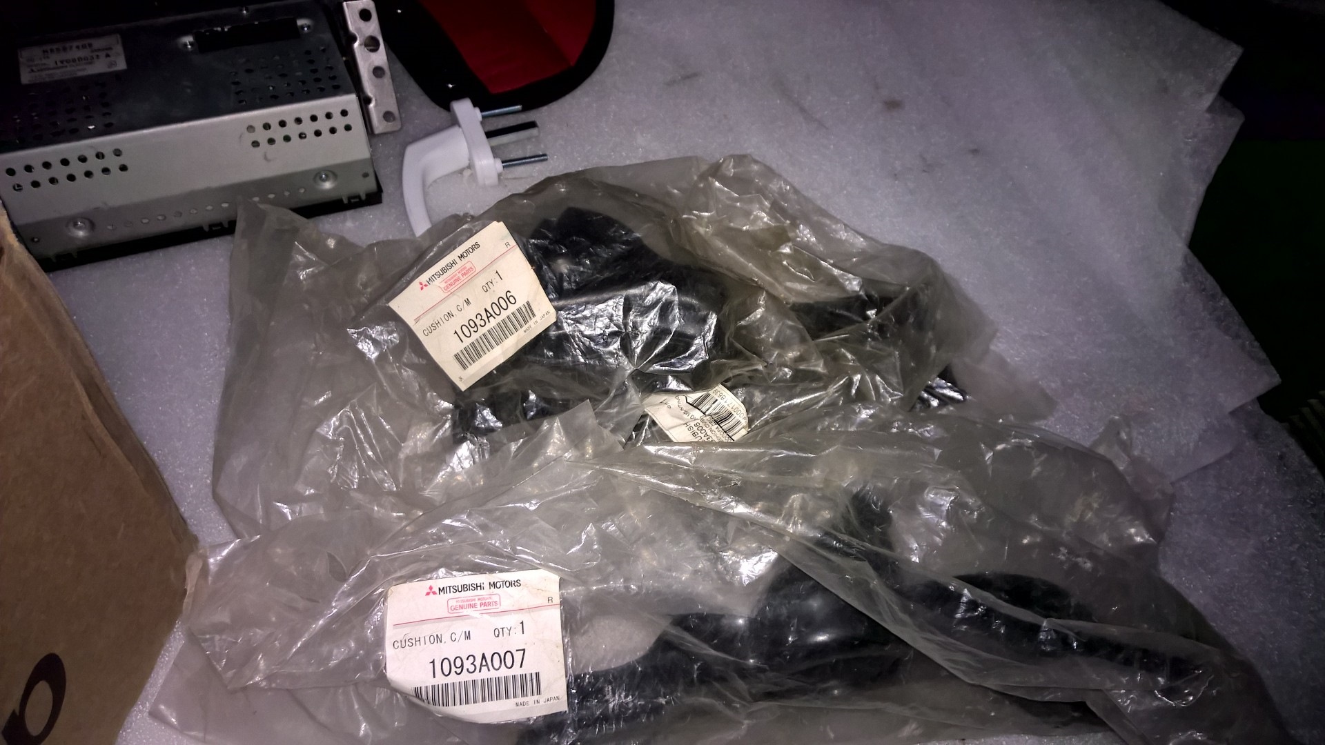 Купил подушки двига за сладкую цену — Mitsubishi Pajero iO, 2 л, 2001 ...