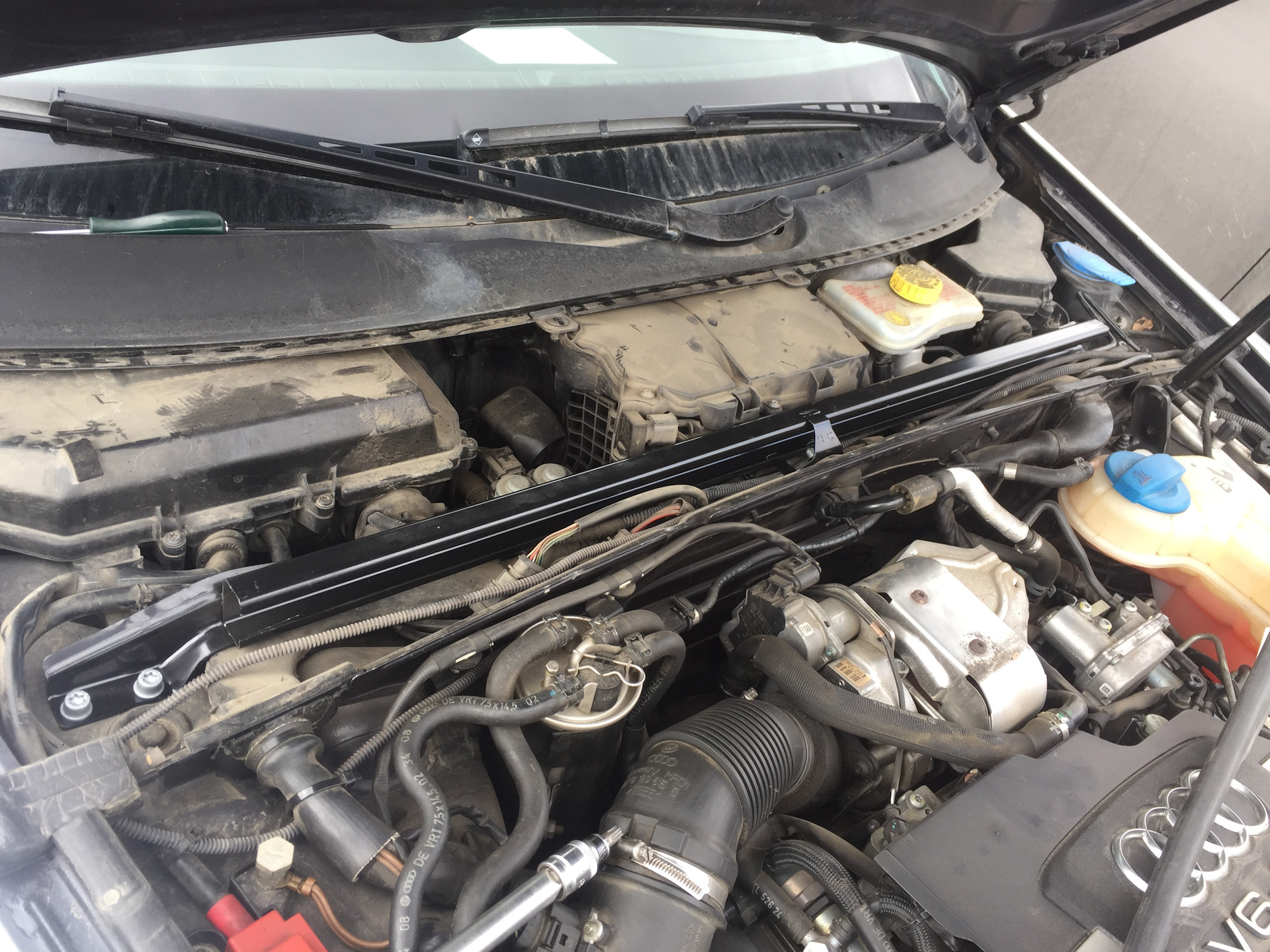 Решил не отставать. Поставил распорку. — Audi A6 (C6), 3 л, 2009 года ...