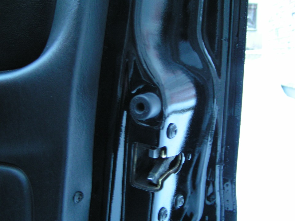 Демпферы дверей. — Ford Maverick II, 2 л, 2003 года | запчасти | DRIVE2