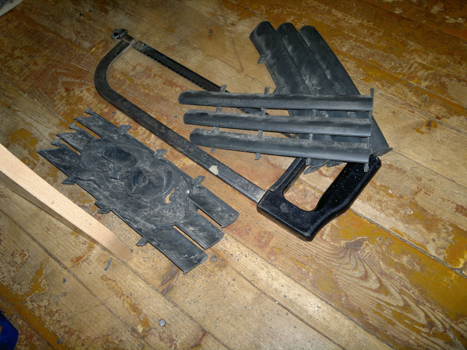 решетка радиатора без эмблемы и замка — Ford Kuga (1G), 2,5 л, 2012 ...