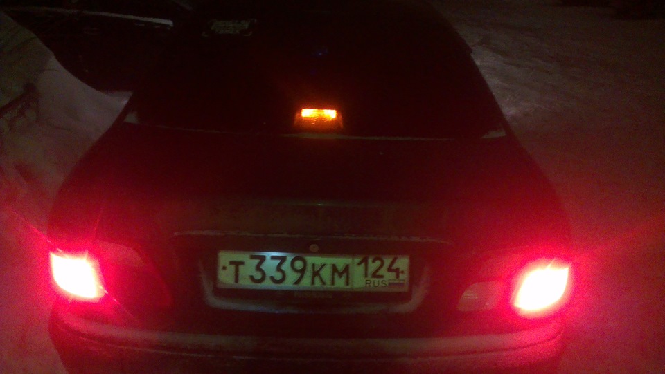 Лента в дополнительный стоп сигнал — Nissan Almera II (N16), 1,5 л ...