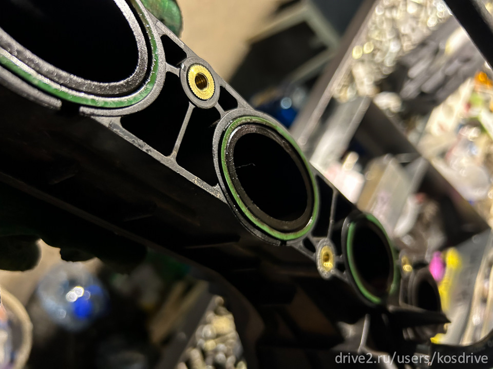 Замена всех прокладок впускного коллектора, злосчастный кронштейн ...