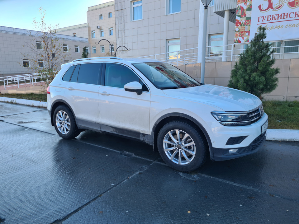 Диски Mak Wolf 8x18 5x112 ET41 Dia 57.1 silver — Volkswagen Tiguan (2G ...