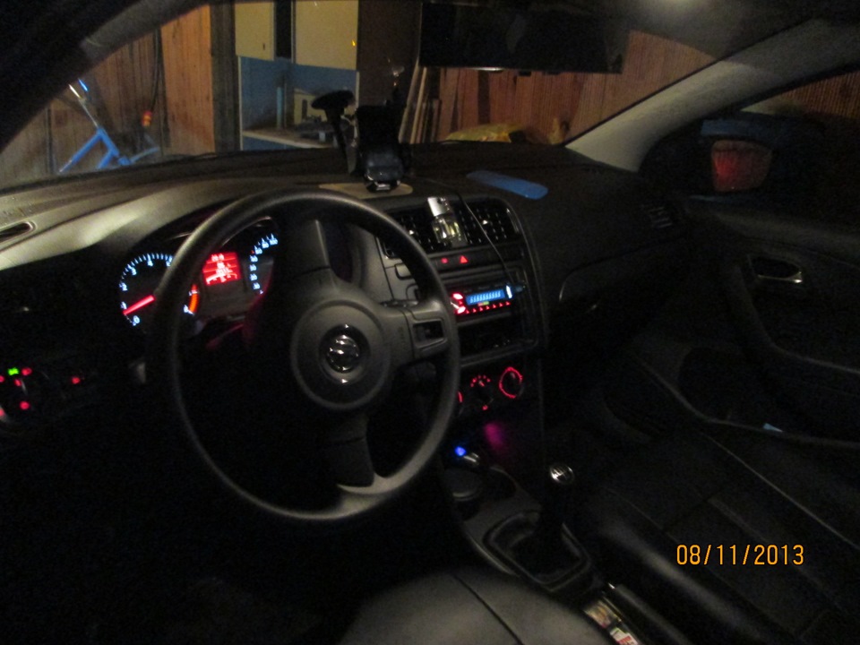 Установка магнитолы — Volkswagen Polo Sedan, 1,6 л, 2012 года ...