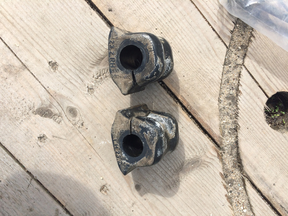 Стойки и втулки стабилизатора — Toyota Corolla (140/150), 1,6 л, 2012 ...