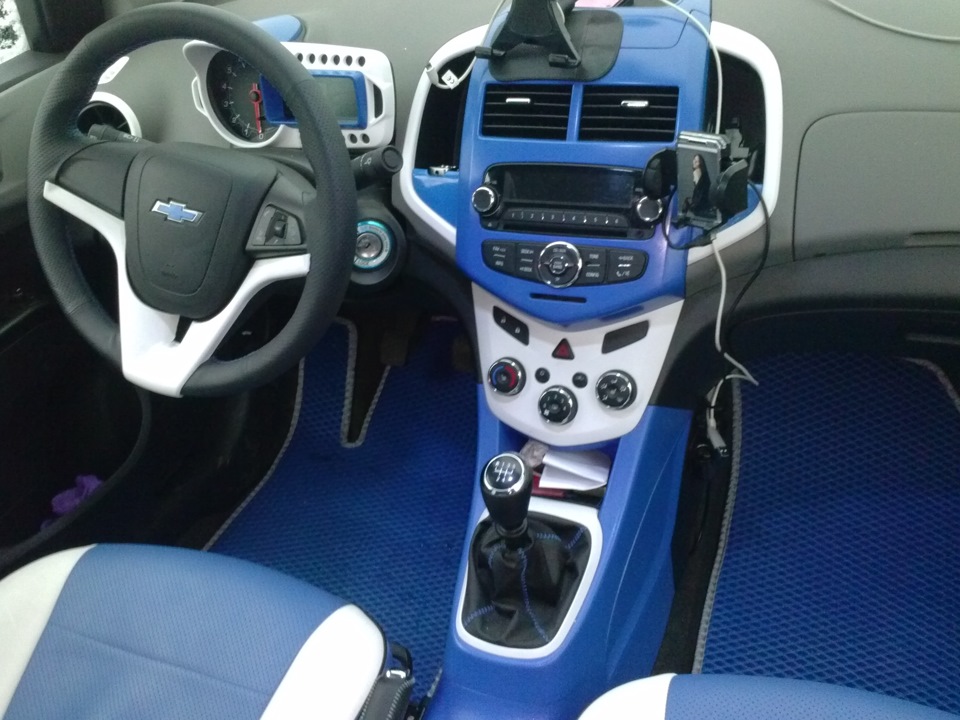 Ковры… Синие ковры)))) — Chevrolet Aveo Sedan (2G), 1,6 л, 2013 года ...