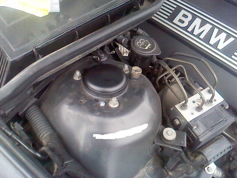 Маленькое ТО + новые заглушки на стаканы амортизаторов и эмблема на ...