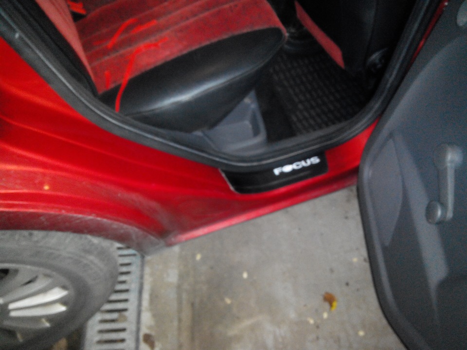 25 Накладки на пороги — Ford Focus Hatchback II, 1,6 л, 2008 года ...