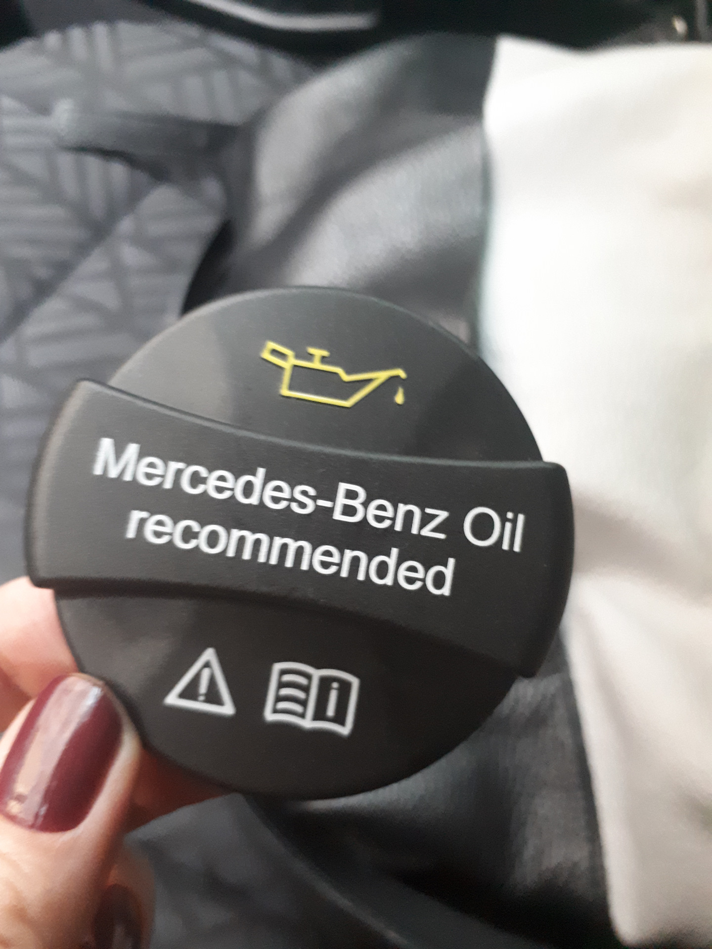 Крышка маслозаливной горловины — бортжурнал Mercedes-Benz C-class Птица ...