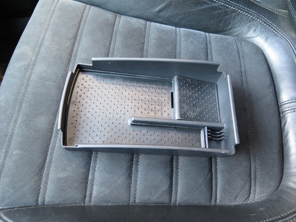 Органайзер в подлокотник — Volkswagen Passat B6, 2 л, 2007 года ...