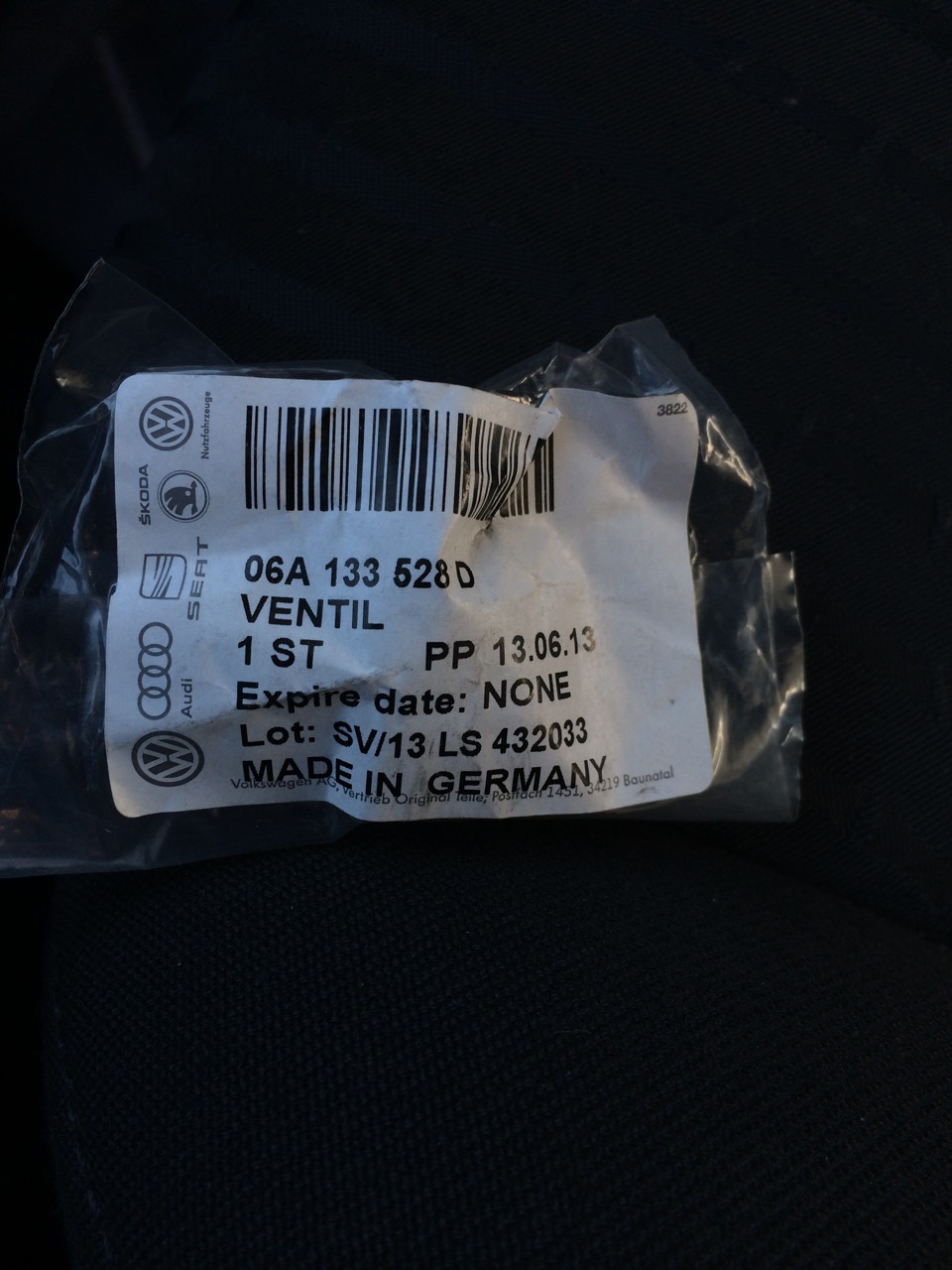 06A133528D Клапан, отвода воздуха из картера VAG | Запчасти на DRIVE2