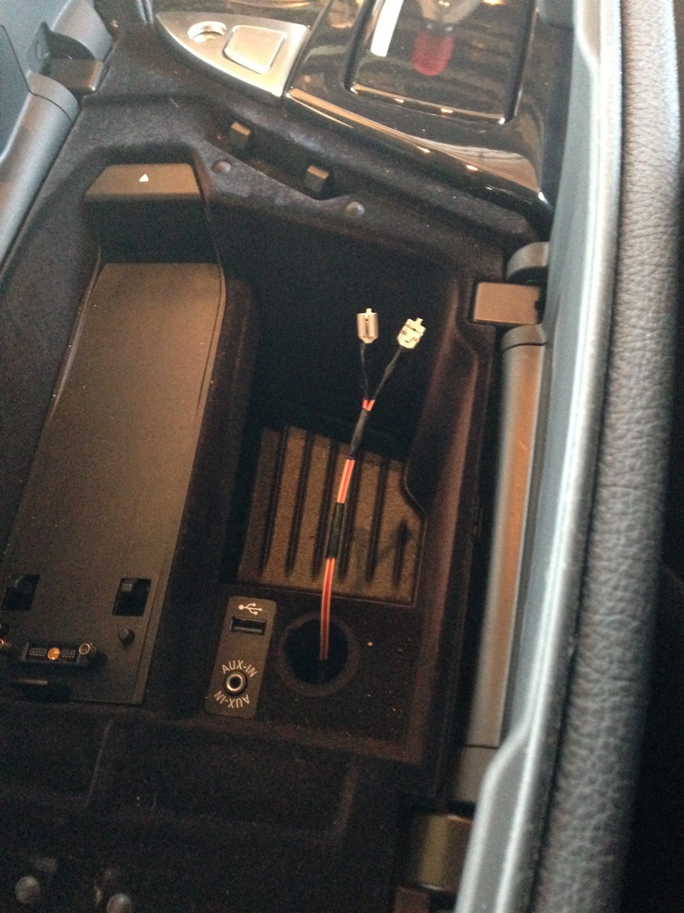 Розетка 12V в подлокотник F10 LCI — BMW 5 series (F10), 2 л, 2013 года ...