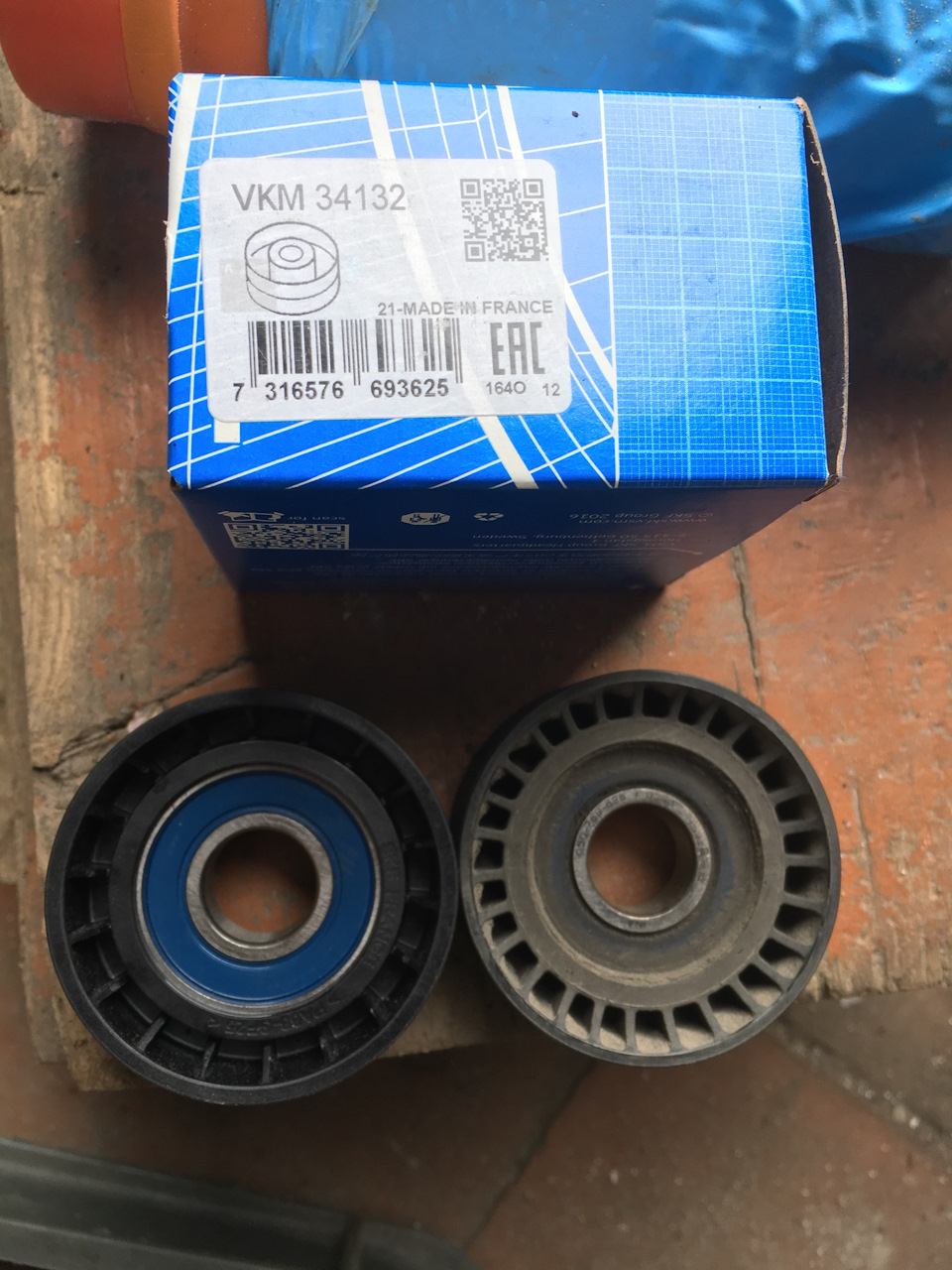 VKM34132 Паразитный / ведущий ролик, поликлиновой ремень SKF | Запчасти ...