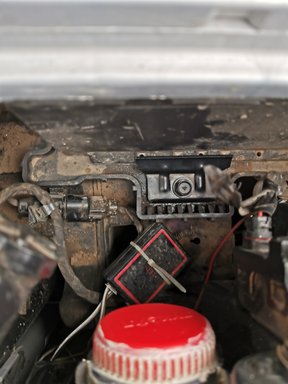 Клеммы акб, планка акб — Hyundai Elantra (4G), 1,6 л, 2008 года ...