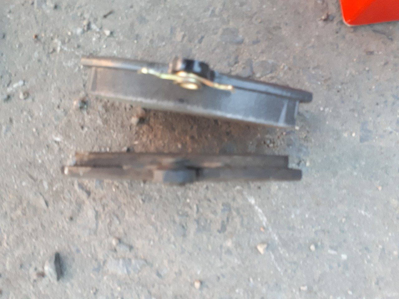 Замена передних торм. колодок(Частичка спорта=D) — Lada Гранта (1G), 1 ...