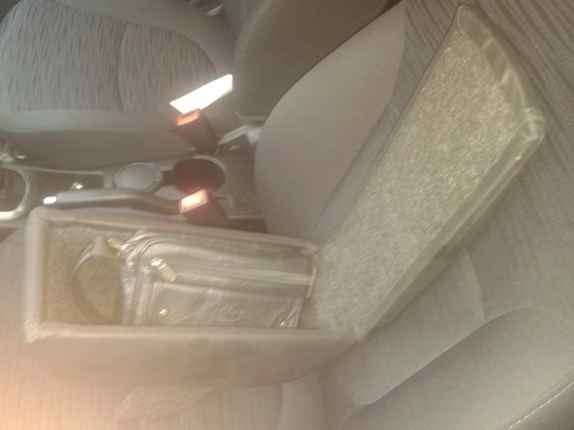 Подлокотник — Hyundai Solaris, 1,6 л, 2015 года | аксессуары | DRIVE2