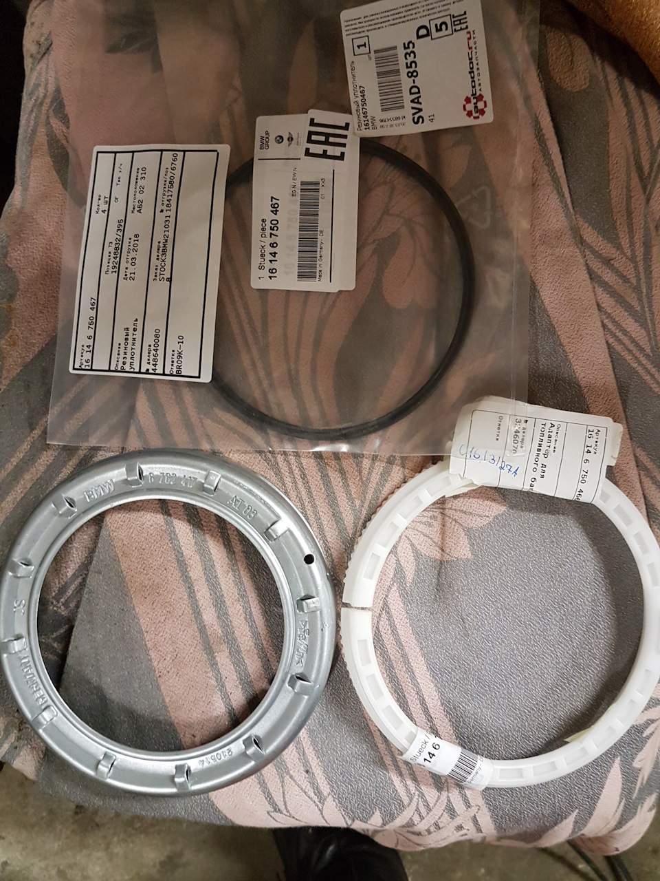 замена адаптера на датчике уровня топлива — BMW 5 series (E60), 2,5 л ...