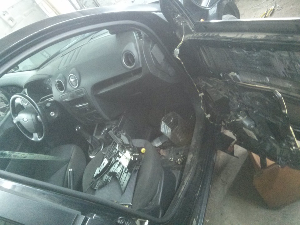замена механизма открывания двери — Ford Fusion, 1,4 л, 2006 года ...