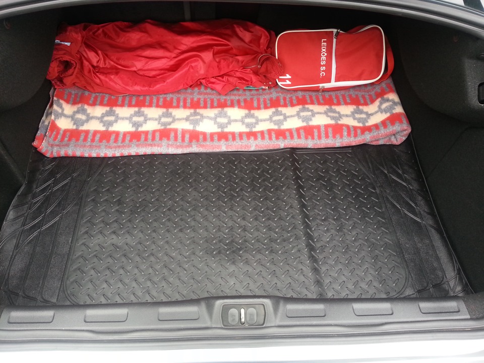 резиновый коврик — Citroen C5 (2G), 2 л, 2009 года | аксессуары | DRIVE2