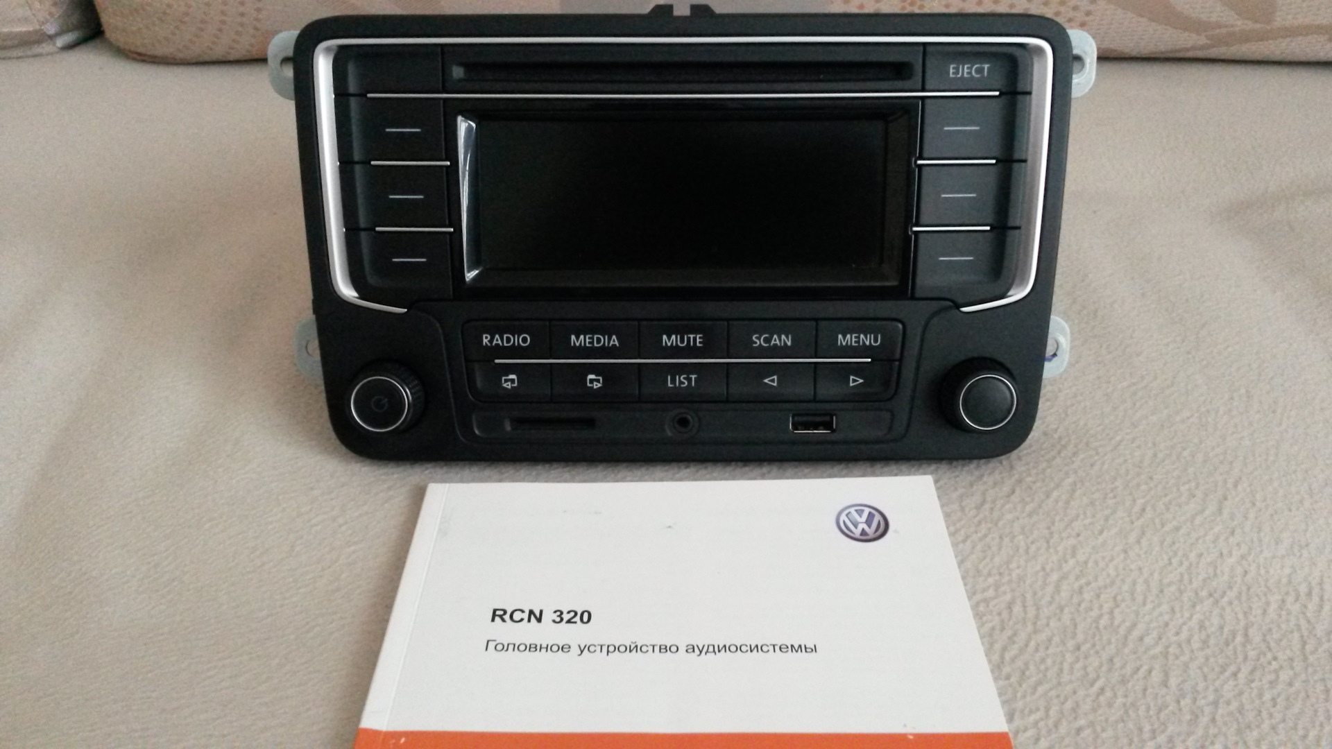 Замена штатного ГУ RCD-320(RCN) на RCD-230G (Harman). — Volkswagen Polo ...