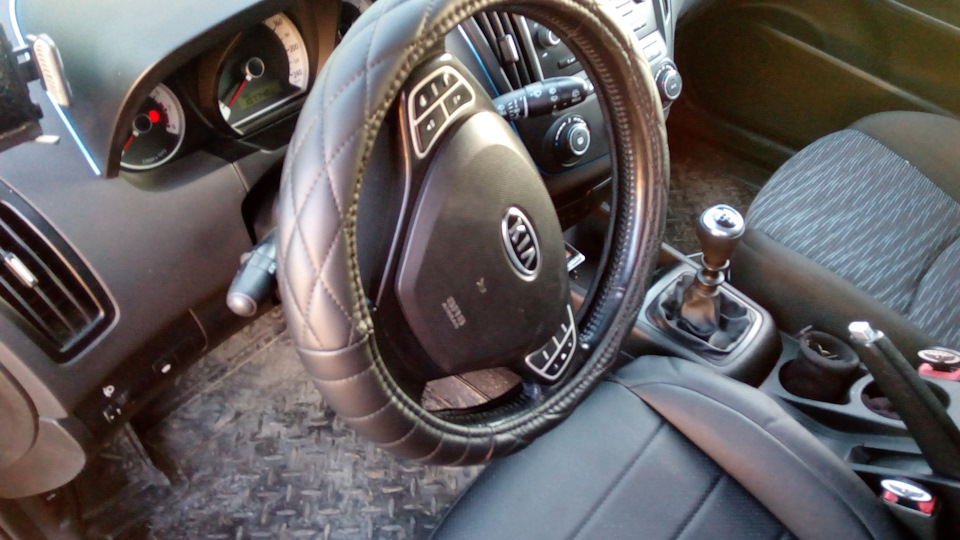 Чехлы и оплётка на руль — KIA Ceed SW (1G), 1,4 л, 2008 года ...