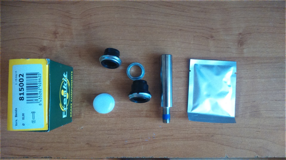 Направляющий болт суппорта (из прошлого) — Ford Escort Mk6, 1,6 л, 1996 ...