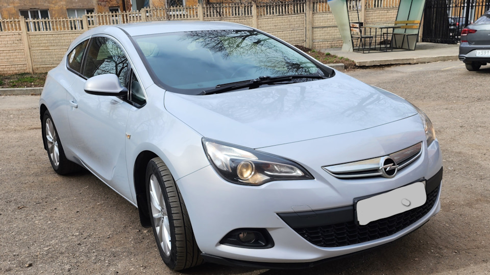 Opel Astra J GTC 1.4 бензиновый 2012 | 1.4T (MT), Sport на DRIVE2