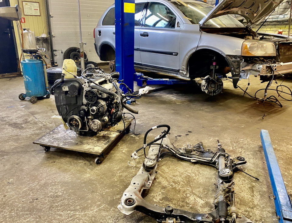 Сборка после кузовного ремонта часть 1 установка двигателя — Volvo XC90 ...