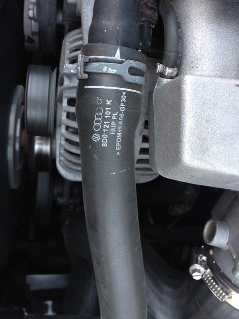 8D0121101K Шланг радиатора верхний / AUDI A4, A6, SKODA Superb, VW ...