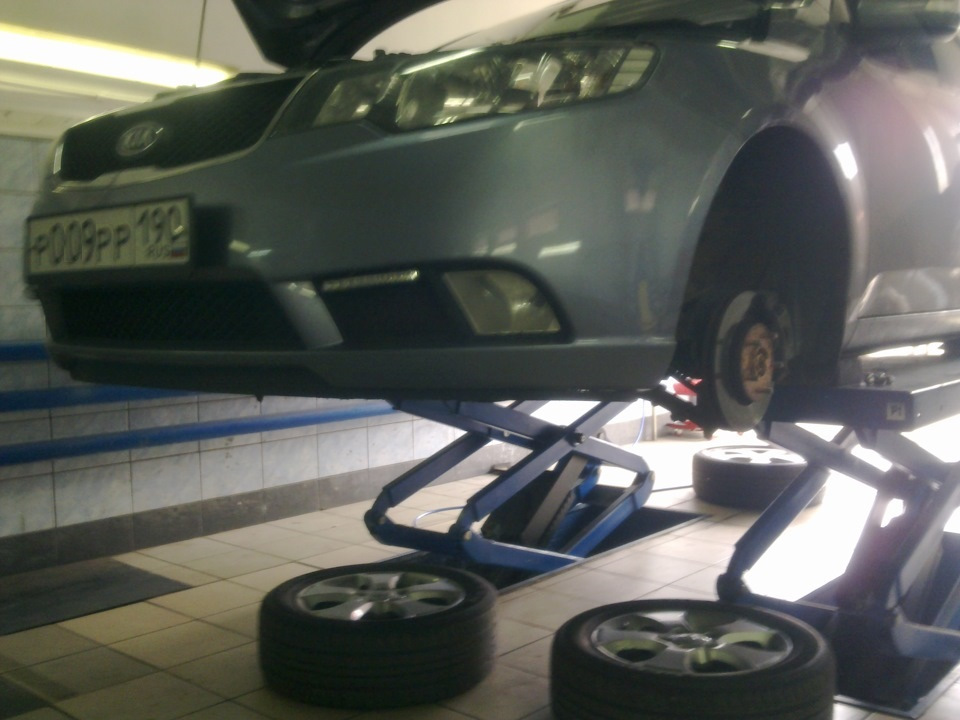Замена тормозной жидкости — KIA Cerato (2G), 1,6 л, 2009 года | визит ...