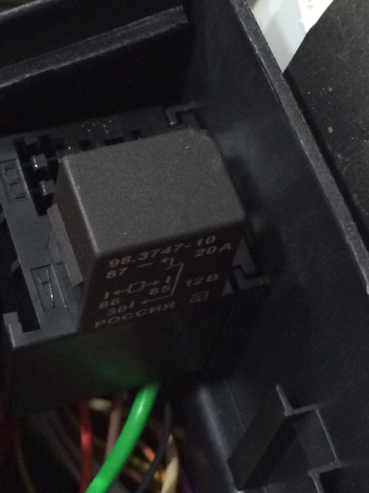 Установка противотуманок — Renault Logan (1G), 1,4 л, 2004 года ...