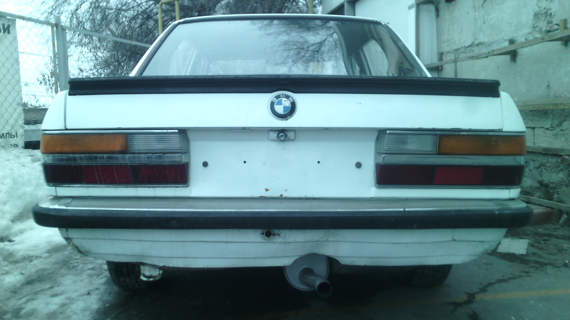 Установка спойлера — BMW 5 series (E28), 2,5 л, 1982 года | аксессуары | DRIVE2