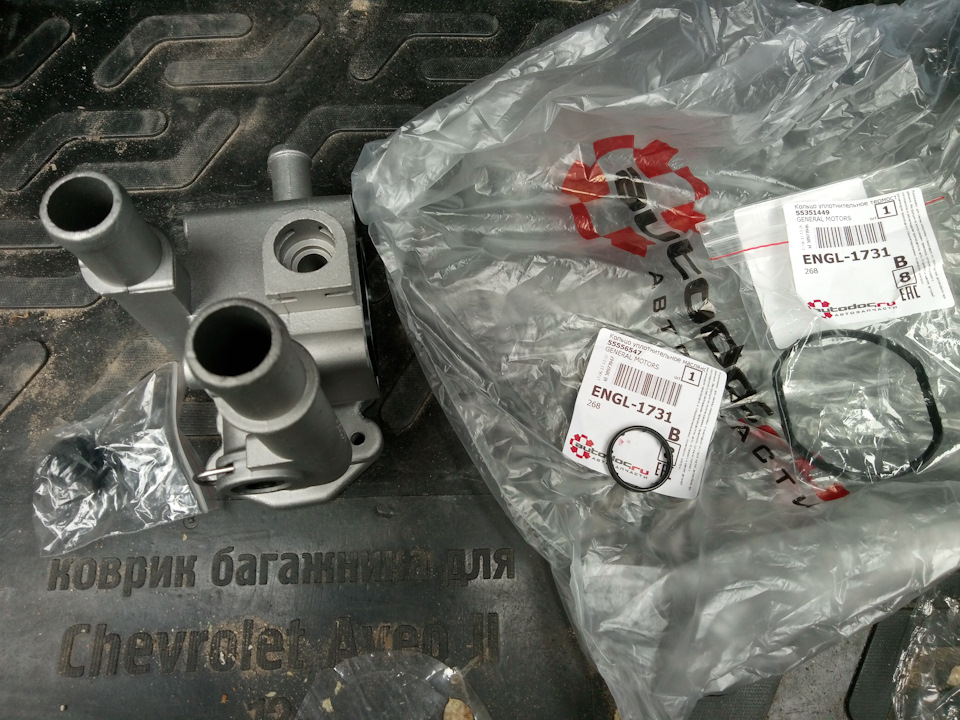 Корпус термостата + подушки двигателя — Chevrolet Aveo Sedan (2G), 1,6 ...