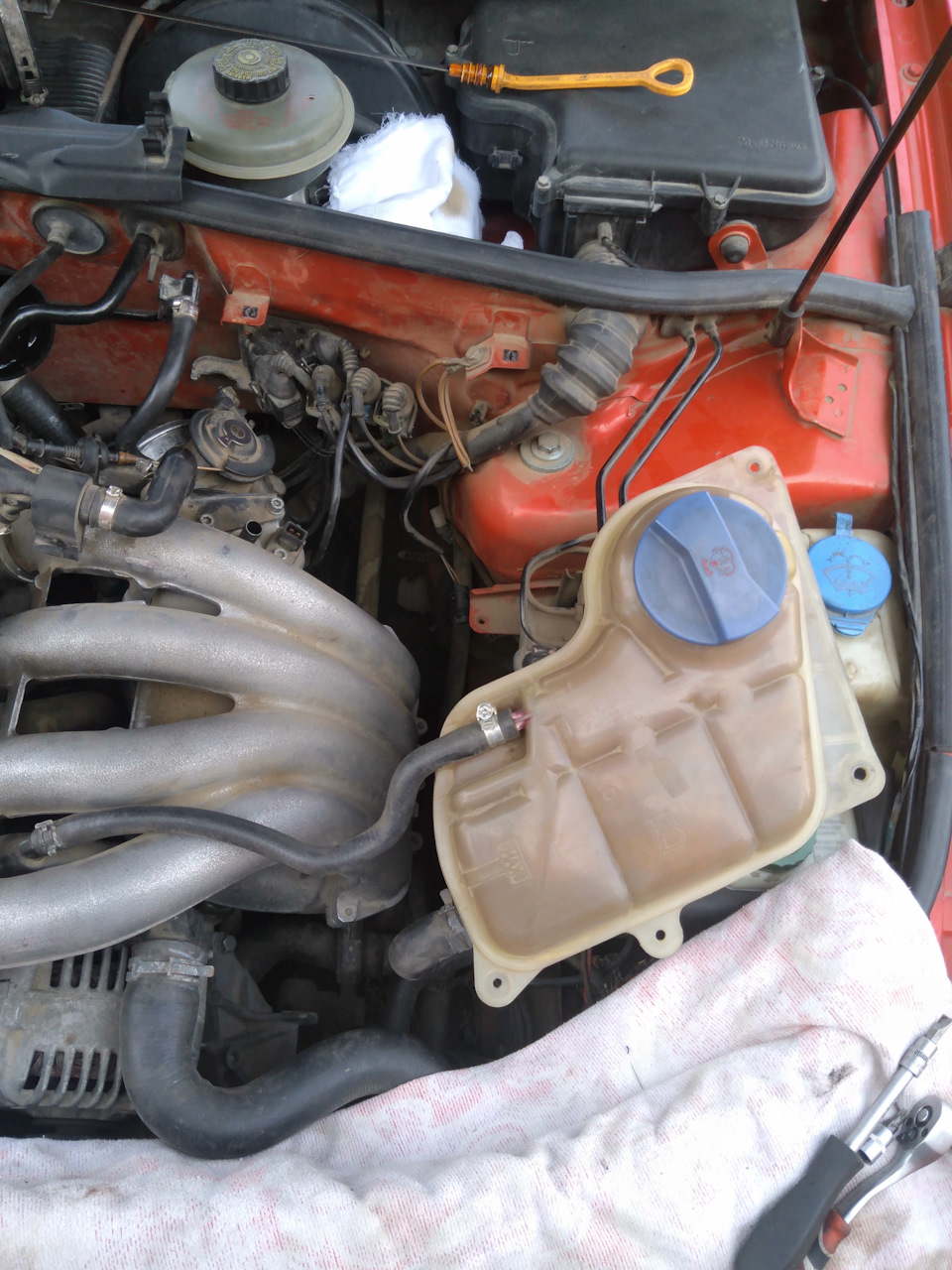 Замена муфт впускного коллектора — Audi A4 (B5), 1,8 л, 1997 года ...