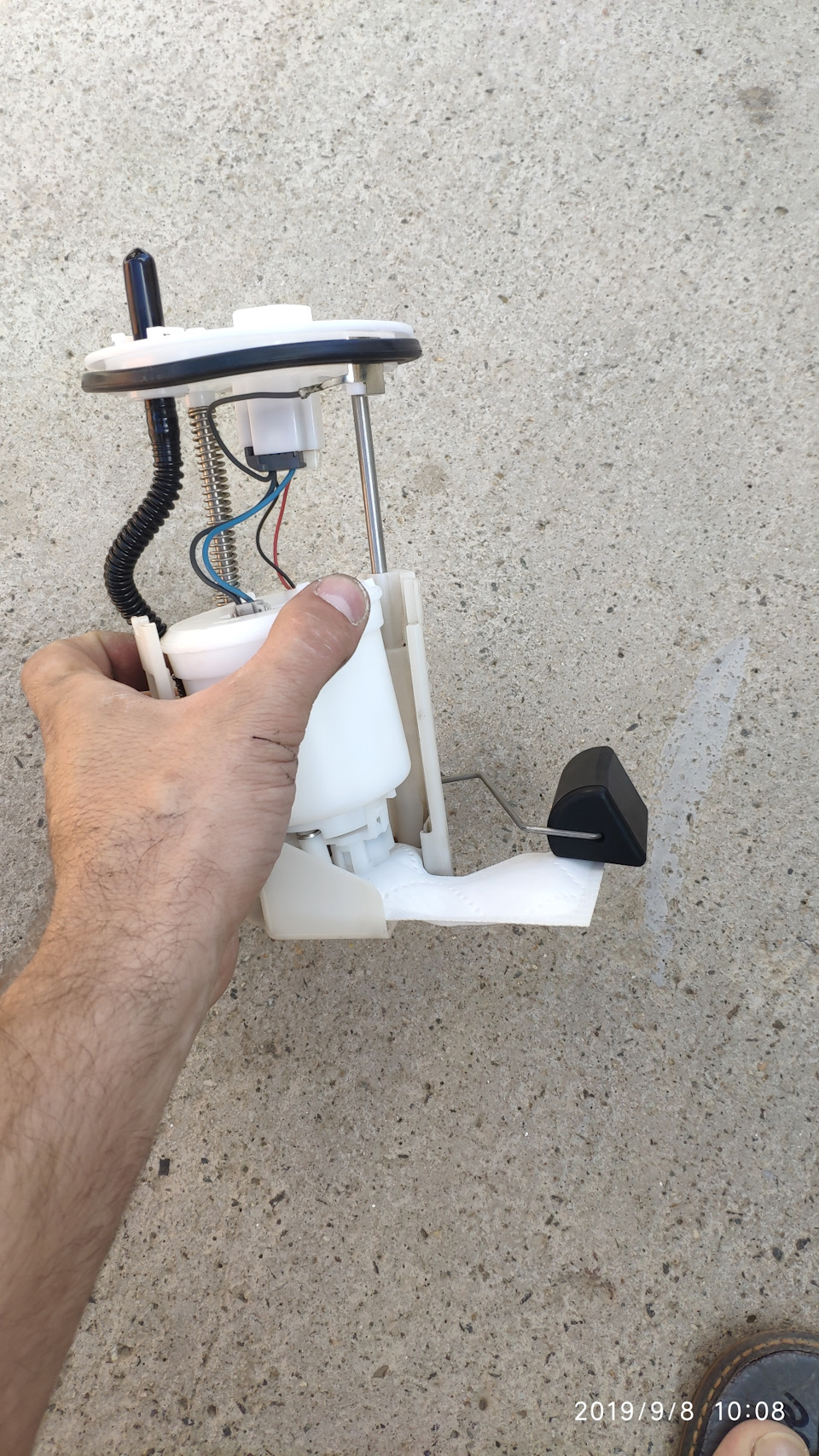 Замена топливного фильтра и сетки бензонасоса — Toyota Camry (XV40), 2 ...