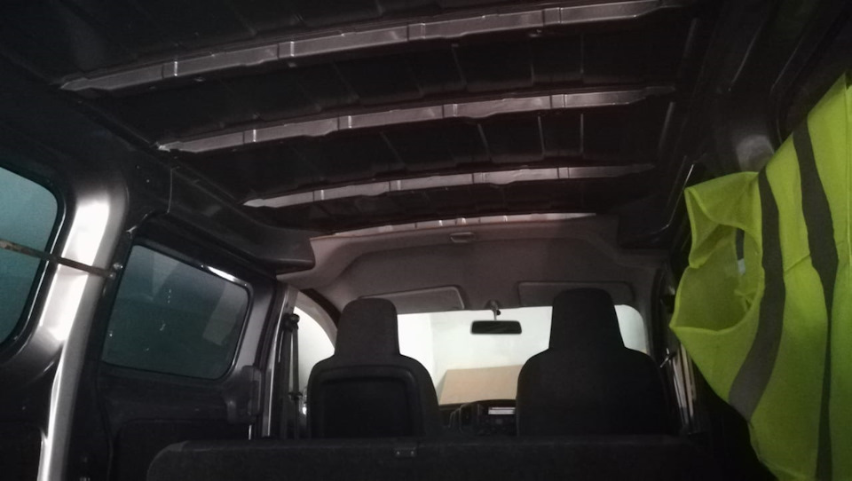 Изготовление потолка — Nissan NV200, 1,6 л, 2014 года | аксессуары | DRIVE2