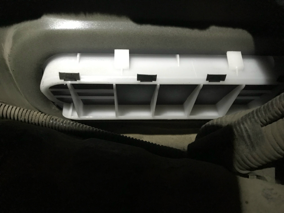 Замена вентиляционных решоток и прокладки выхлопа — Lexus IS II, 2,5 л ...